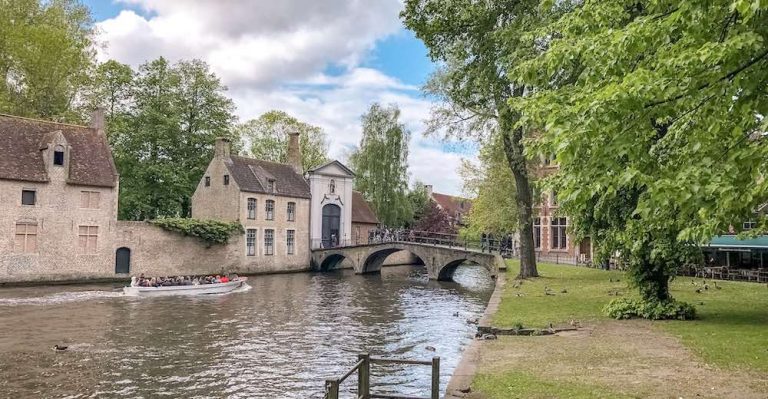 Ghent or Bruges: Which Belgian city to visit? (By a local)