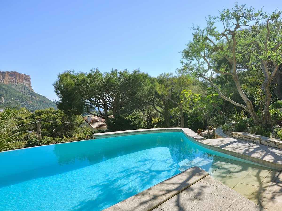 Best hotels in Cassis France: Luxury, boutique & beyond (+ map)